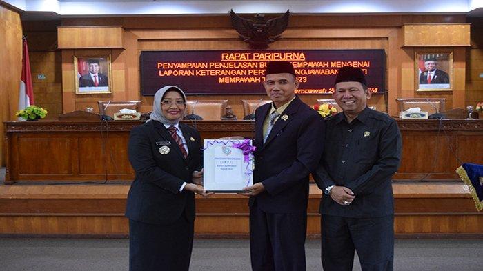 Hadiri Rapat Paripurna, Bupati Erlina Sampaikan LKPJ 2023 Dihadapan Dewan Mempawah ...