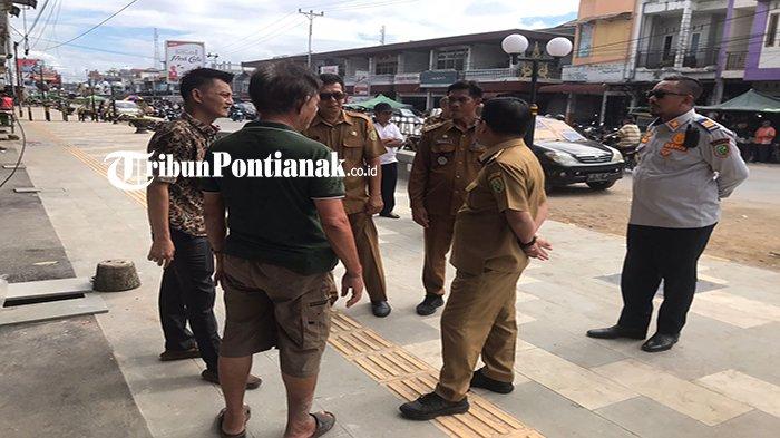 Bupati Satono Meninjau Trotoar Pasar Tebas, Warga Salut Pembangunan Sedot Keindahan ...