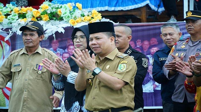 Bupati Satono Puji Peran Guru Saat Upacara HUT ke-78 PGRI di Galing - Tribunpontianak.co.id