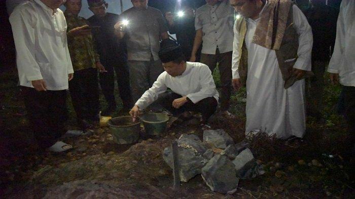 Bupati Sambas Letakan Batu Pembangunan Masjid At-Taqwa Desa Tempatan Sebawi - Tribunpontianak.co.id