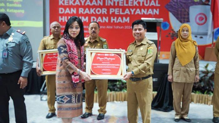 Pemkab Sambas Terima Penghargaan dari Kanwil Kemenkumham Kalbar - Tribunpontianak.co.id