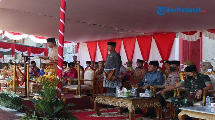 Bupati Satono Pimpin Upacara HUT Ibu Kota Sambas - Tribunpontianak.co.id