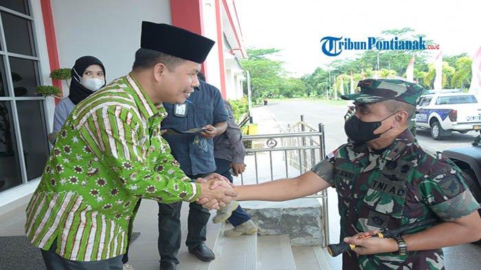 Bupati Sambas Satono Sambut Kunker Danrem 121/Abw Brigjen TNI Pribadi Jatmiko - Tribunpontianak ...