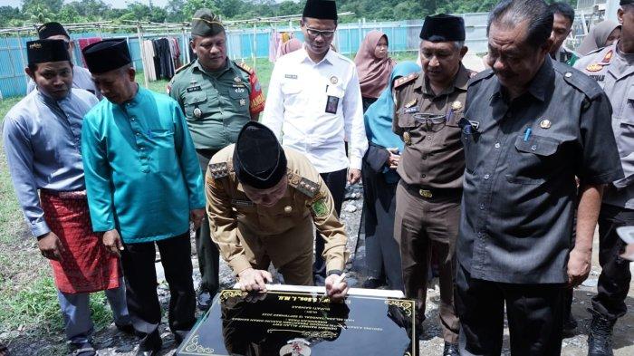 Bupati Sambas Resmikan Asrama Putri Pontren Basuni Imran ...