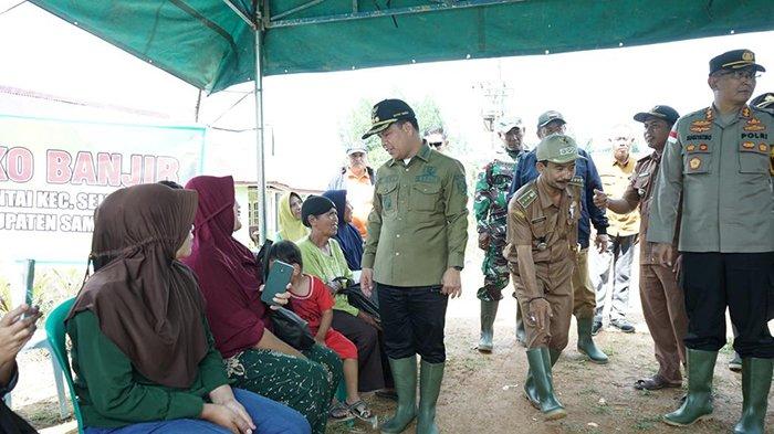Bupati Sambas Imbau Warga Sepantai Awasi Anak-anak Saat Kondisi Banjir - Tribunpontianak.co.id