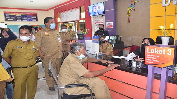 Bupati Jarot Sidak 7 OPD Hari Pertama Masuk Kerja Pasca Lebaran, Tingkat Kehadiran 95 Persen ...