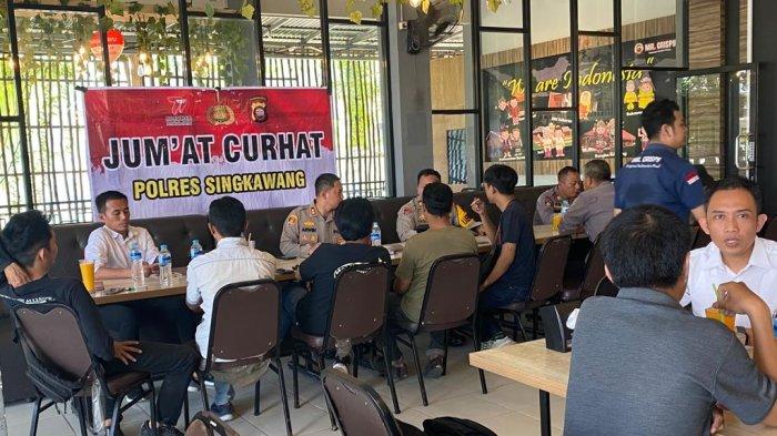 Kapolres Singkawang Dengarkan Langsung Keluhan Awak Media di Kegiatan Jumat Curhat ...