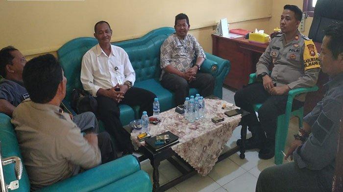 Pererat Silaturahmi, Kapolsek Manis Mata Laksanakan Tatap Muka Bersama Tokoh Adat dan Kepala ...