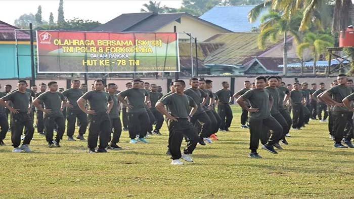 Sambut Peringatan HUT ke-78 TNI, Kodim Sintang Gelar Olahraga Bersama dan Bakti Sosial Kesehatan ...