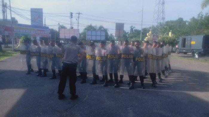 Personel Samapta Polres Ketapang Asah Kemampuan Dalmas untuk Persiapan ... Personel Samapta Polres Ketapang Asah Kemampuan Dalmas untuk Persiapan ...