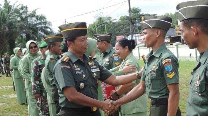 Dandim 1210/Landak Pimpin Upacara Kenaikan Pangkat Prajurit - Tribunpontianak.co.id