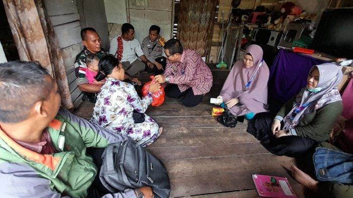 Forkopimcam Selakau Timur Salurkan Bahan Pangan Bergizi ke Sejumlah ...