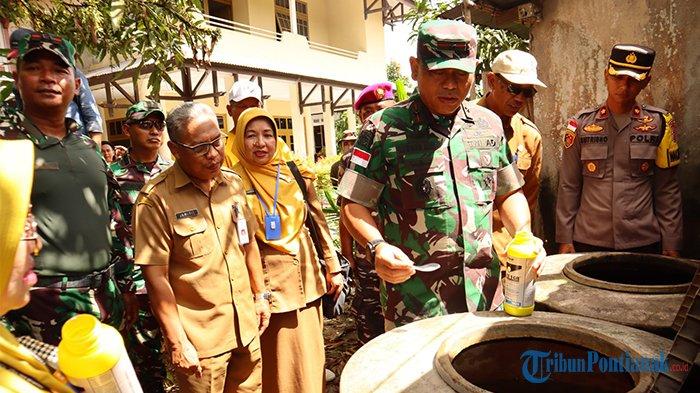 Danrem 121/Abw Tinjau Pelaksanaan Bersih-bersih Lingkungan di Wilayah Kodim 1201/Mempawah ...
