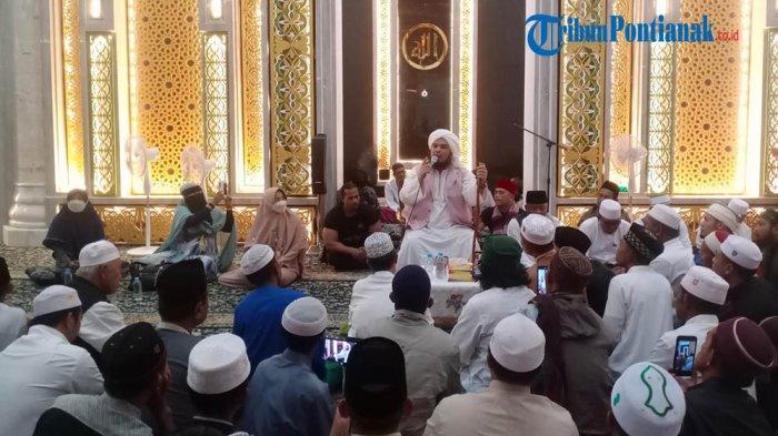 Berikan Tausiyah di Masjid Agung Al-Falah Mempawah, Berikut Ajakan Ustaz Derry Sulaiman ...
