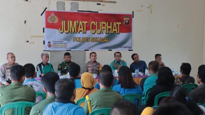 Polres Sekadau Tampung Aspirasi Warga Desa Selalong di Kegiatan Jumat Curhat - Tribunpontianak.co.id