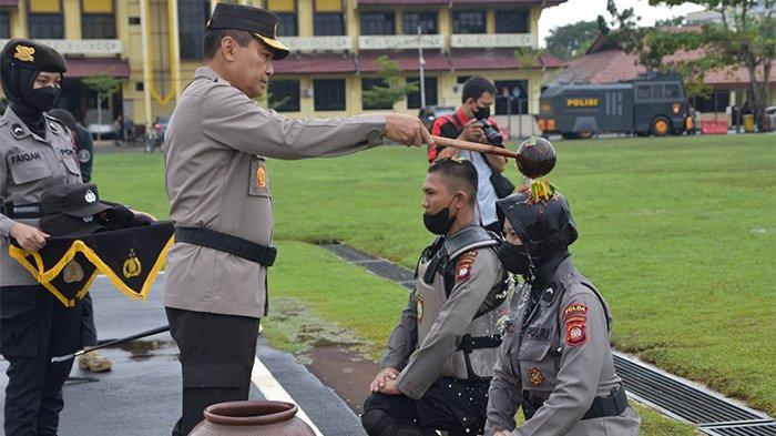 Kapolda Kalbar Pimpin Pembaretan Personil Bintara Remaja Angkatan 47 Ditsamapta Polda Kalbar ...