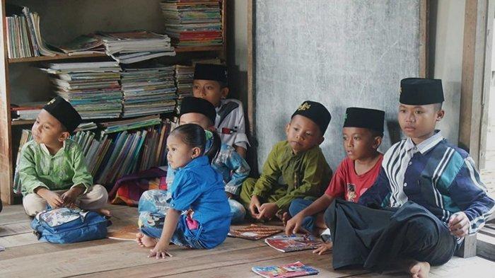 Dari Gerakan Sederhana di Selasar Rumah, Kini Kampung Baca Tansal Buka ...