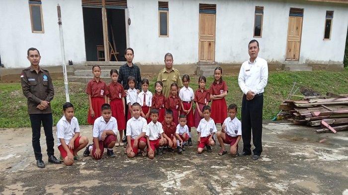 Pilu, SDN 15 Kandis Kuala Behe Hanya Ada 3 Guru, Siswa Terpaksa Belajar Seadanya ...