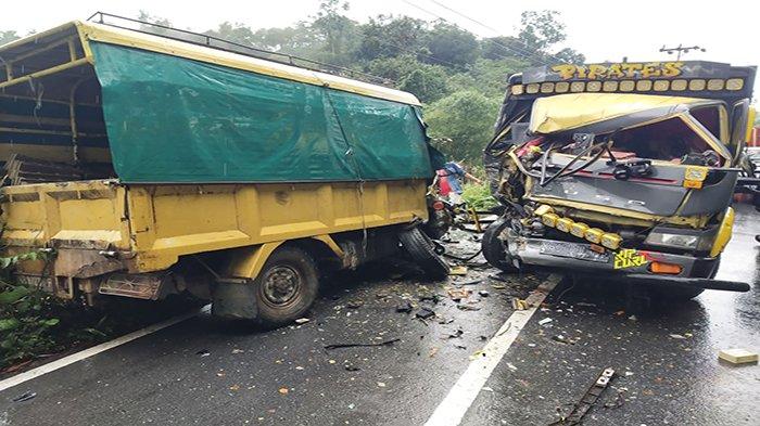 Dua Truk Adu Banteng di Bengkayang, Korban Mengalami Luka - Tribunpontianak.co.id