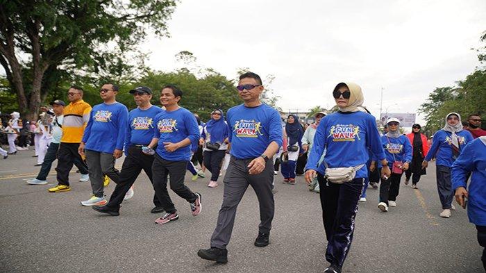 Meriahkan HUT ke-52 Korpri, Ribuan Pegawai Pemkot Pontianak Ikut Fun Walk - Tribunpontianak.co.id