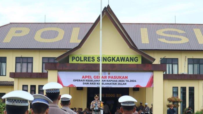 Kapolres Singkawang Pimpin Apel Gelar Pasukan Operasi Keselamatan Kapuas dan Aksi Keselamatan ...