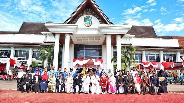 Dandim 1201 Ikuti Upacara HUT Ke-77 Kemerdekaan RI di Halaman Kantor Bupati Mempawah ...