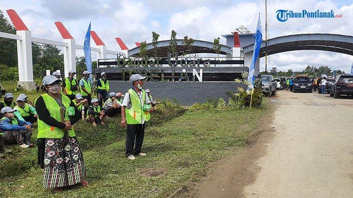 Lasarus: Tahun 2023 Jalan Masuk Bandara Tebelian Sintang Mulus ...