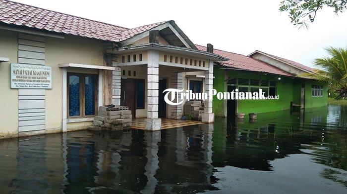 Sekolah Haebat Islam Parit Gotong Kubu Raya Terendam Banjir, Murid di ...