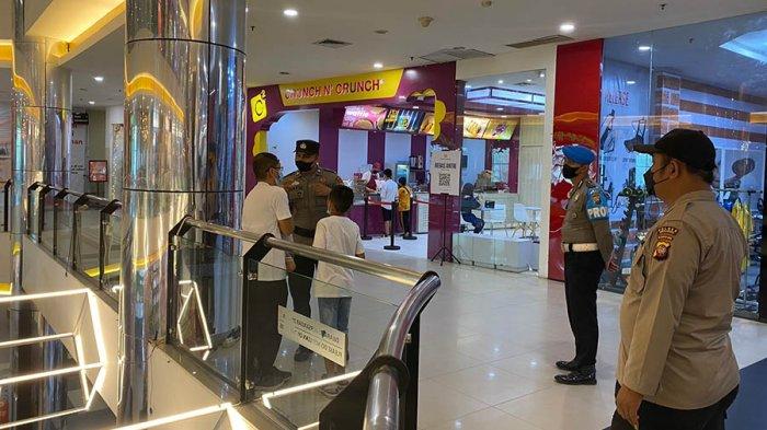 Personel Pos Pam Singkawang Laksakan Patroli dengan Berjalan Kaki di Grand Mall ...