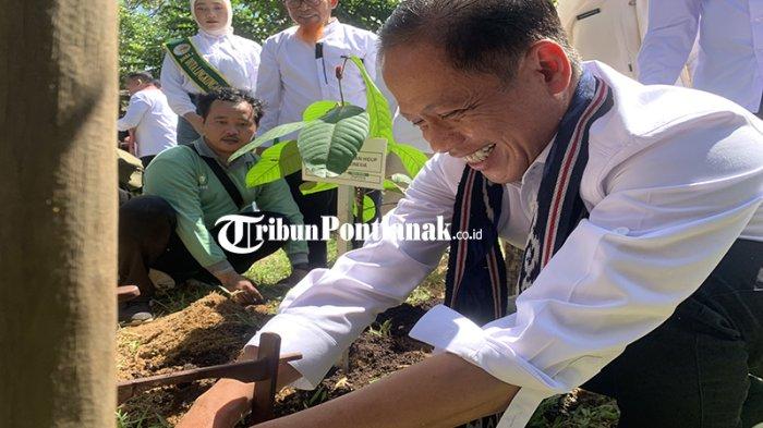 Menteri Lingkungan Hidup dan Kehutanan Hanif Faisol Nurofiq Apresiasi ...