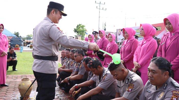 Kapolres Kapuas Hulu pimpin Upacara Kenaikan Pangkat Personel, Ini Arahan yang Disampaikan ...