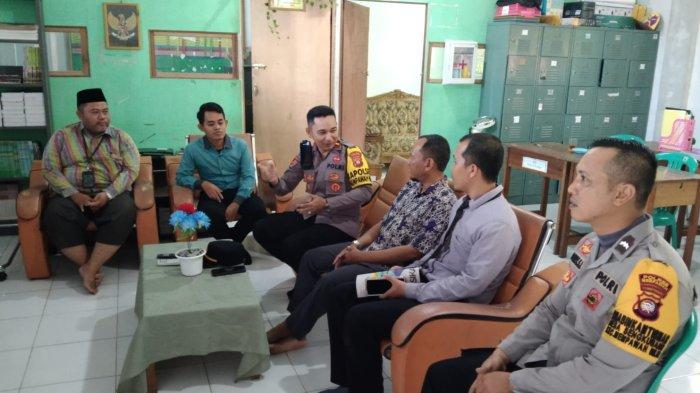 Jumat Curhat di Pontren Darussalam Sengkubang, Kapolsek Mempawah Hilir Ingatkan Pemilu Damai ...