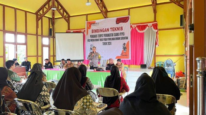 Kapolsek Bunut Hulu Ingatkan PTPS Jaga Netralitas Pemilu 2024 - Tribunpontianak.co.id