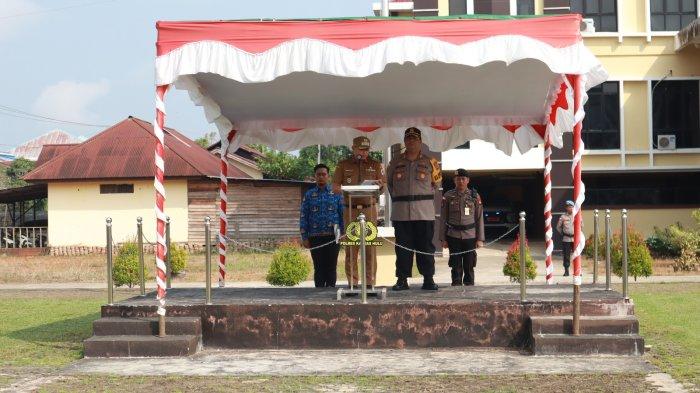 Polres Kapuas Hulu Gelar Apel Pasukan Operasi Ketupat Kapuas 2023 - Tribunpontianak.co.id