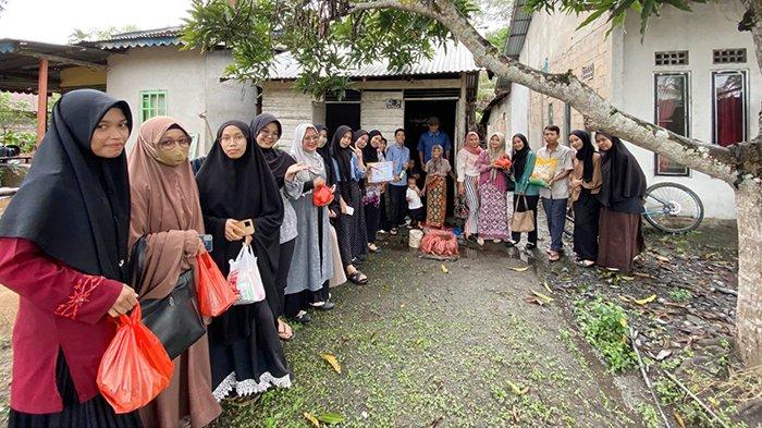 Mahasiswa PGMI IAIS Sambas Salurkan Sembako untuk Lansia ...