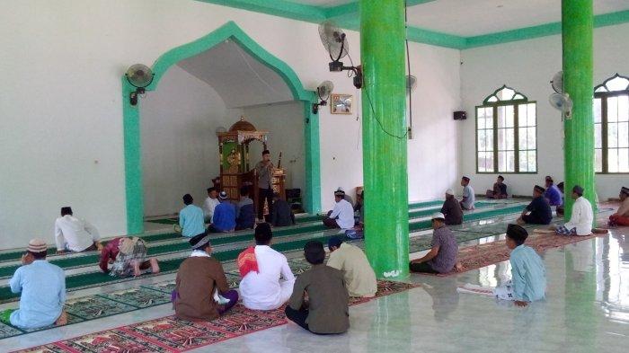 Kapolsek Nanga Mahap Safari Jumat di Masjid Al-Mujahidin dan Sampaikan Pesan Kamtibmas ...