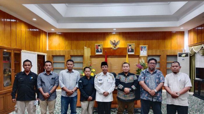 Pj Bupati Mempawah Terima Silaturahmi Komisioner KPU, Bahas Persiapan Pilkada 2024 ...