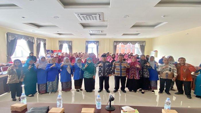 Pj Bupati Ismail Hadiri Wisuda Akademi Paradigta Indonesia Kabupaten ...