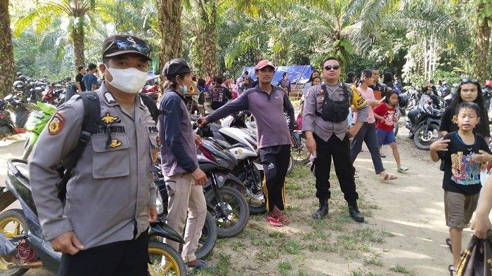 Objek Wisata Riam Angan Landak Masih Padat Pengunjung Hingga Hari ...