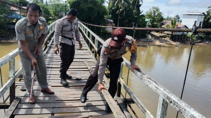 Jembatan Gantung Penghubung Desa Suka Maju dan Desa Batu Begigi di Perbaiki Secara Swadaya ...