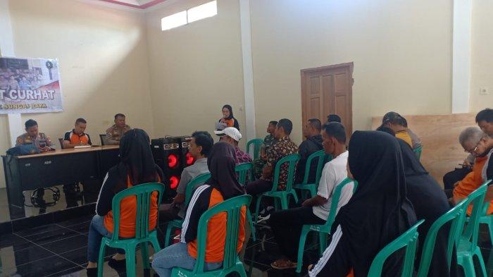 Ciptakan Kamtibmas Kondusif, Polsek Sungai Raya Gelar Jumat Curhat Bersama Masyarakat Arang ...