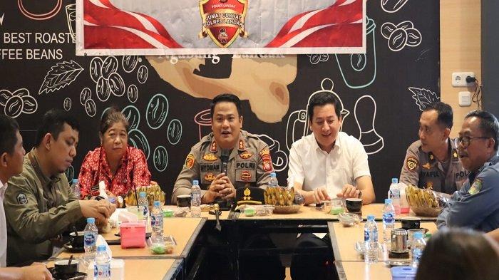 Gelar Jumat Curhat, Polres Landak Bahas Upaya Pencegahan Inflasi dan Operasional Cafe Dini Hari ...