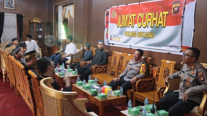 Sinergi Polres Sekadau dan POM Sekadau Terjalin Erat dalam Kegiatan Jumat Curhat ...