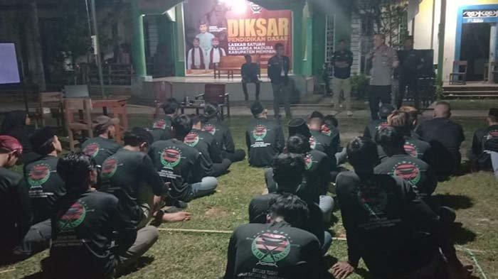 Menjadi Narasumber Diksar LSKM, KBO Sat Binmas Polres Mempawah ...