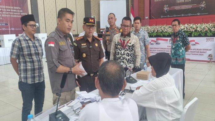 KPU Kabupaten Sanggau Laksanakan Simulasi Penghitungan Suara Serta Penggunaan Aplikasi Sirekap ...