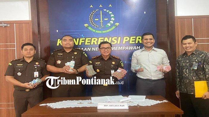 Kejari Mempawah Serahkan Uang Pengganti Ratusan Juta Rupiah ke Kas Negara - Tribunpontianak.co.id