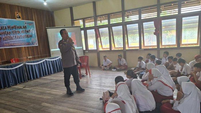 Polsek Putussibau Utara Gelar Penyuluhan di SMPN 1 Putussibau, Ajak Siswa Jauhi Kenakalan Remaja ...