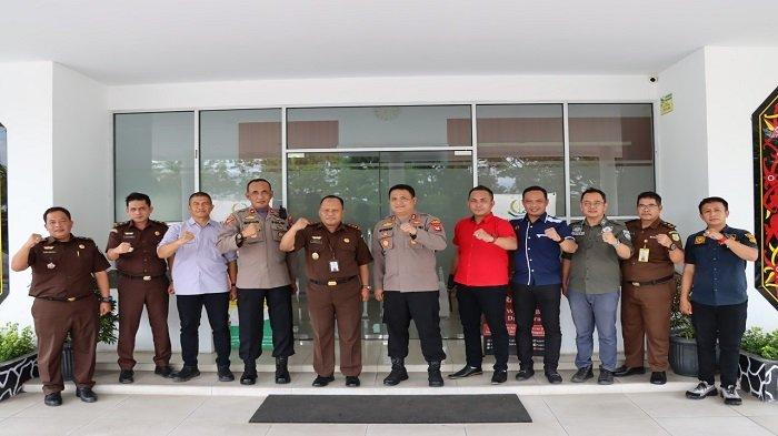Mengawali Tugas, Kapolres Landak Kunker ke Sejumlah Instansi Kabupaten Landak - Tribunpontianak ...