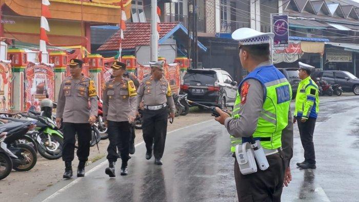 Polres Mempawah Amankan Ritual Penempatan Altar dan Deklarasi Pemilu Damai 2024 di Vihara Tri ...