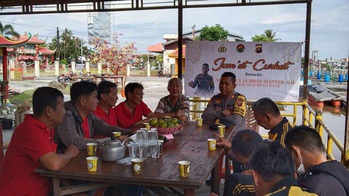 Jelang Perayaan Imlek, Kapolsek Mempawah Hilir Jumat Curhat Bersama Pengurus Yayasan Tri Dharma ...